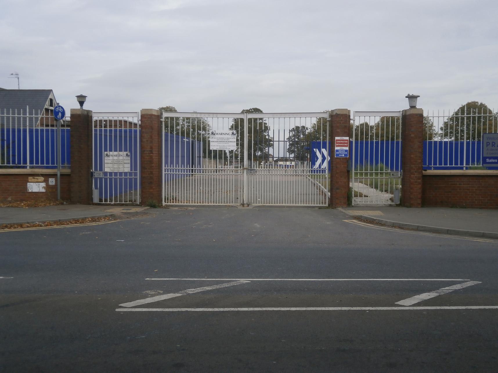 Garrison - Hyderabad and Meeanee Barracks - gateway and boundary wall ...